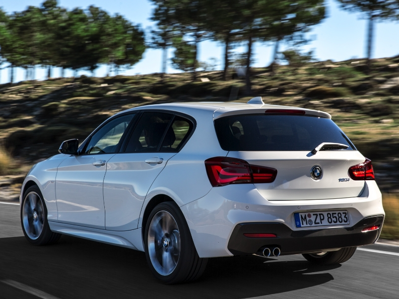 BMW 1 Series CarPlay Retrofit: How to Upgrade Your Car's Infotainment ...